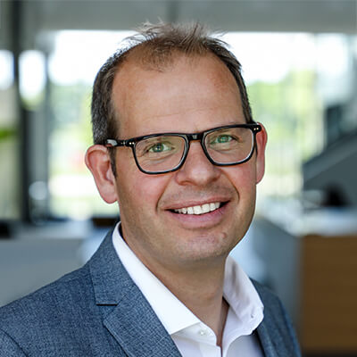 Driving decarbonization and digitalization. Together. 數位低碳 共創末來